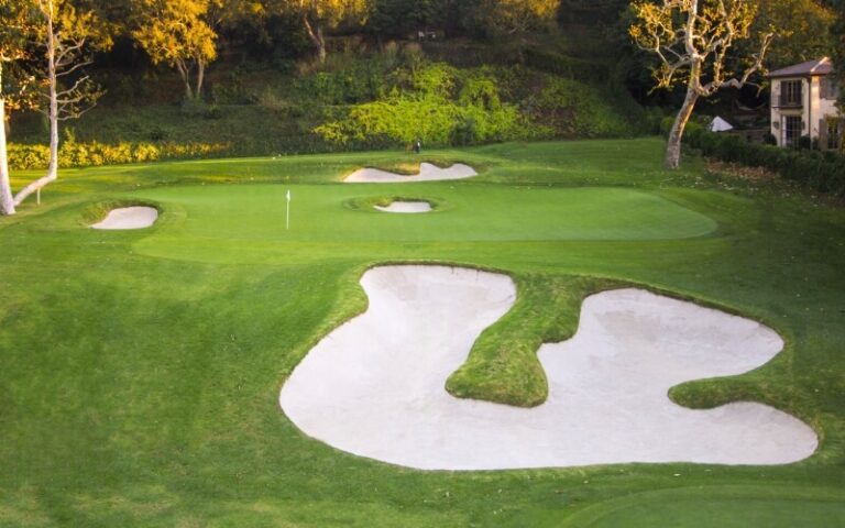 Top 8 Most Famous Golf Bunkers in the World - GolfLux