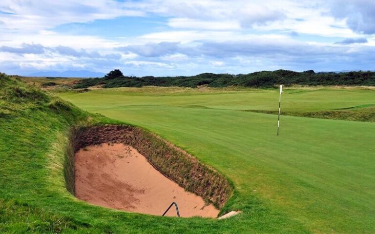 Top 8 Most Famous Golf Bunkers in the World - GolfLux