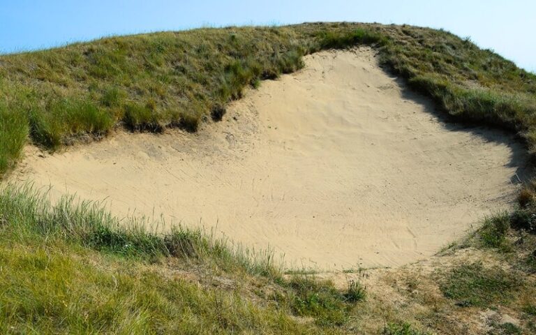 Top 8 Most Famous Golf Bunkers in the World - GolfLux