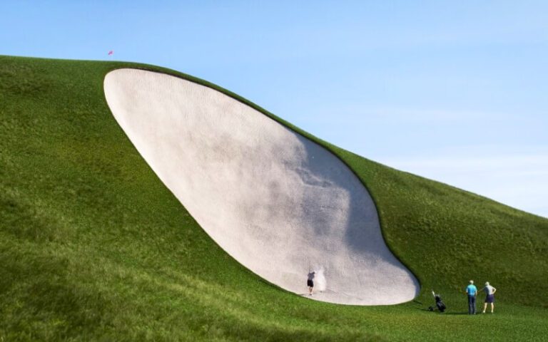 Top 8 Most Famous Golf Bunkers in the World - GolfLux