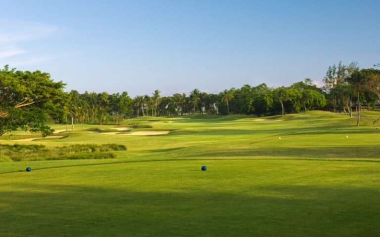 Best Time to Visit the Philippines for Golfing - GolfLux