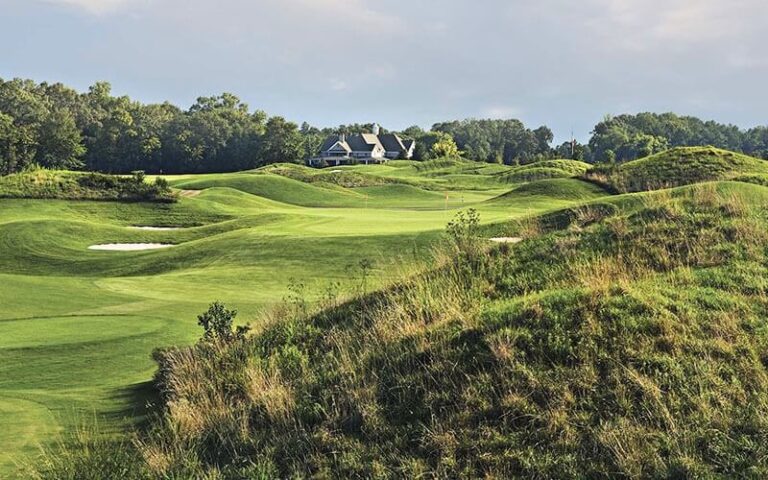 Capitol Hills Golf and Country Club in Manila - GolfLux