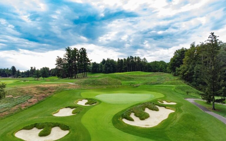 Top 15 Best Canada Golf Courses for 2025 - GolfLux