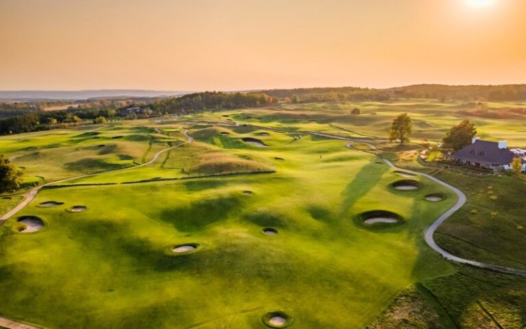 Top 15 Best Canada Golf Courses for 2025 - GolfLux